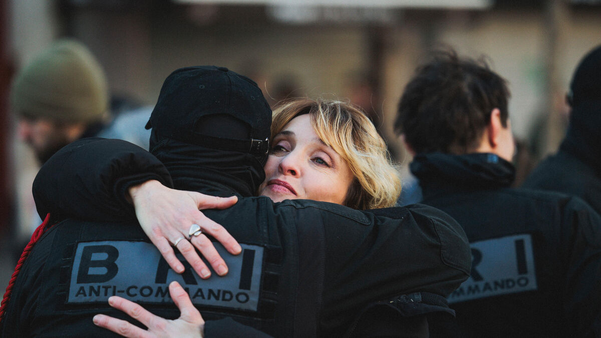 Déjà 1,6 million de vues : « Des vivants », la série sur les otages du ...