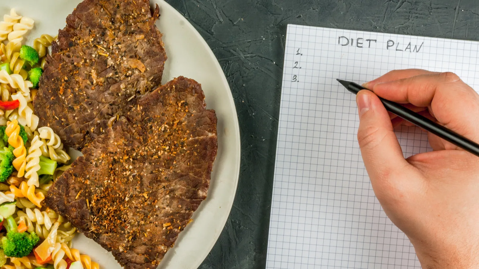 How Chris Pratt transformed his body without starving, even at 4,000 ...
