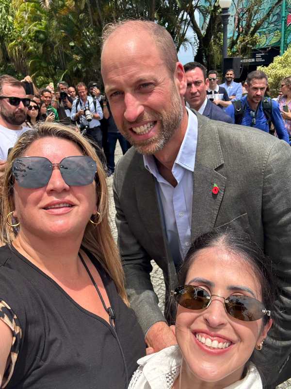 Príncipe William recebe as 'chaves do Rio' no Pão de Açúcar e posa para ...