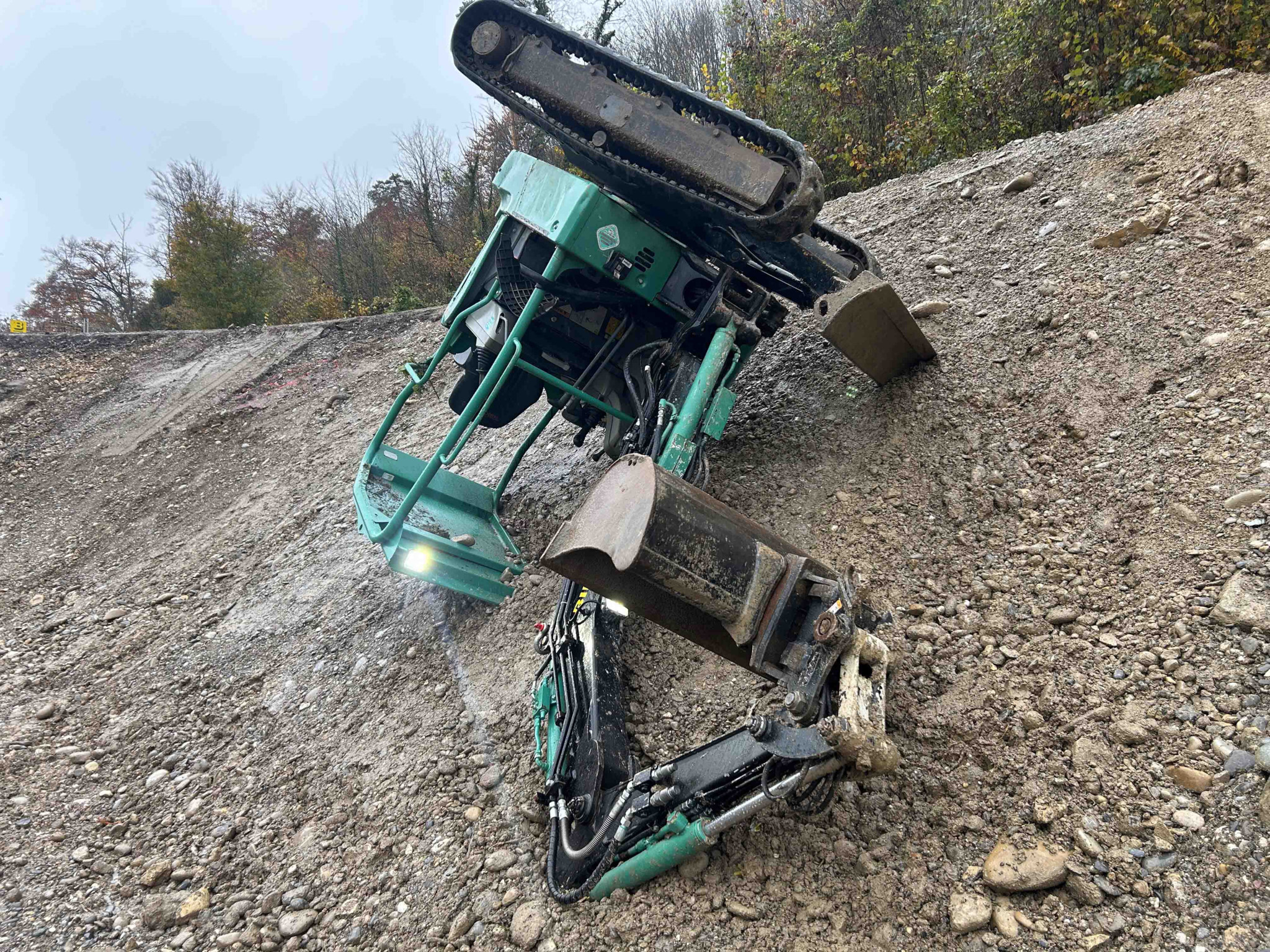 Vandalen entwenden Baugerät und ramponieren Badi mit 4,5-Tonnen-Walze