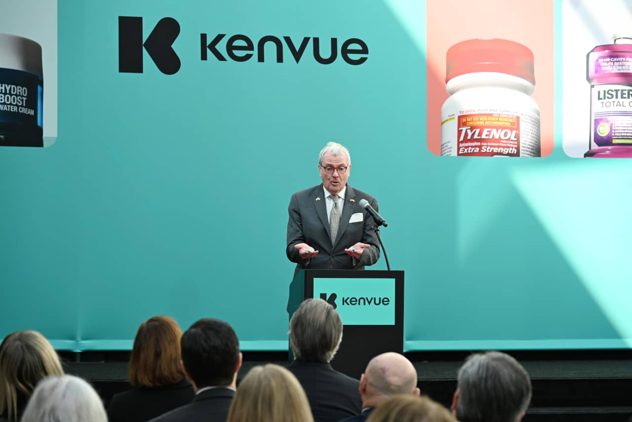 Kenvue Stock Soars. Kimberly-Clark to Buy Tylenol Maker in $48.7 ...
