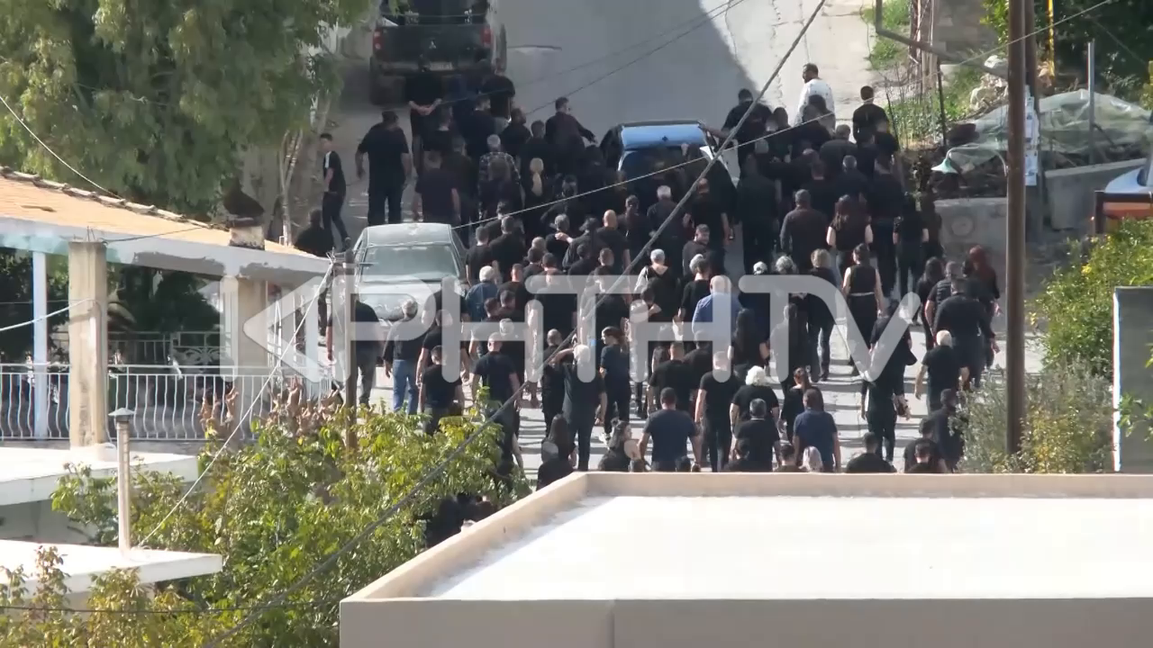Ανείπωτος πόνος στα Βορίζια: Συγκλονιστικές σκηνές από την κηδεία του ...