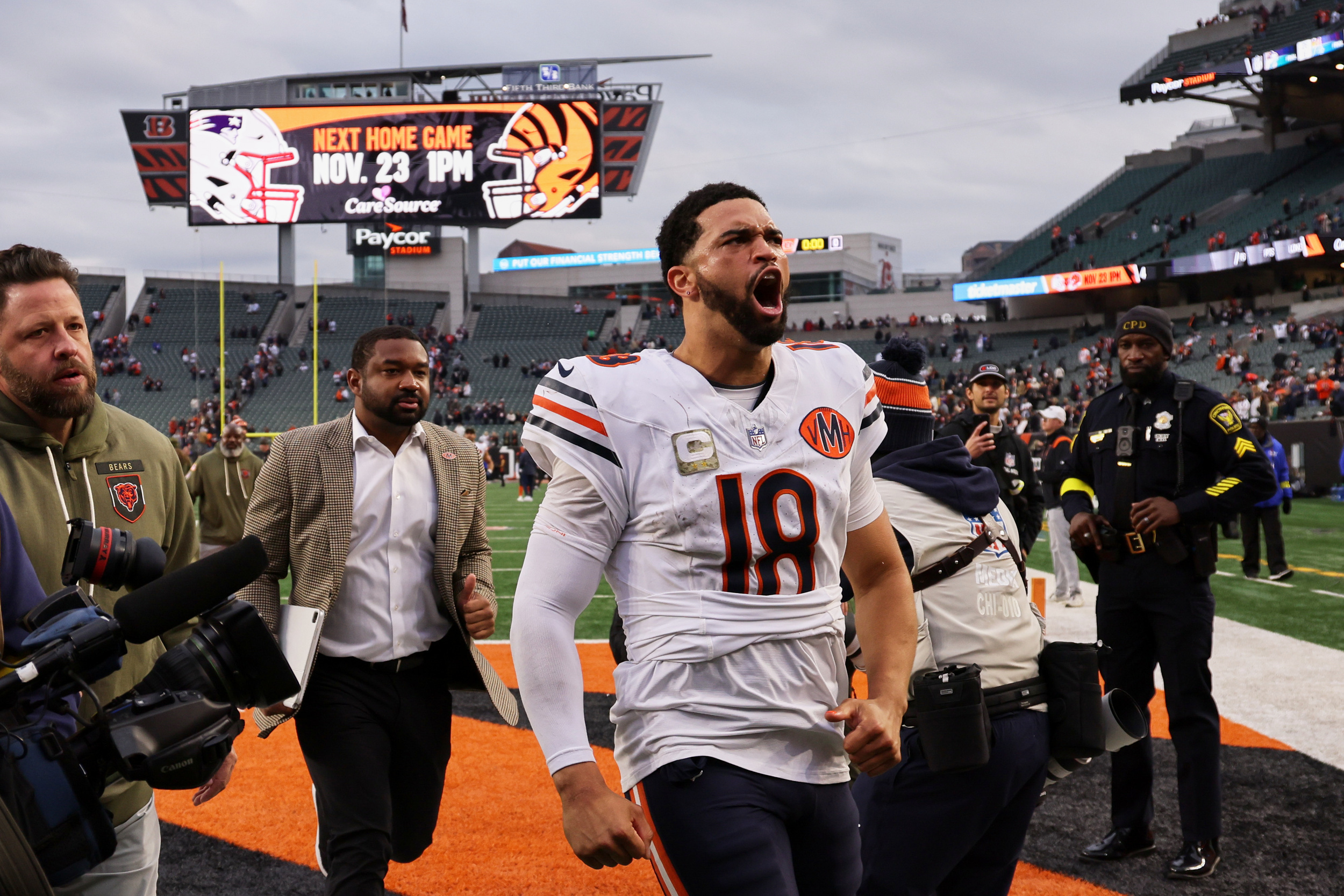 NFL Week 9 winners, losers: Caleb Williams does it all for Bears