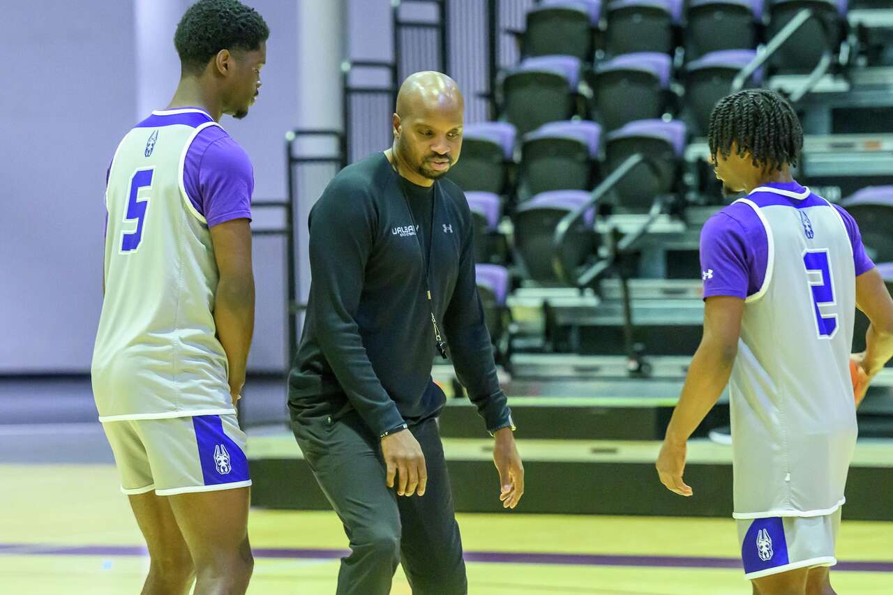 LIVE: Updates from UAlbany men's basketball game at UMass