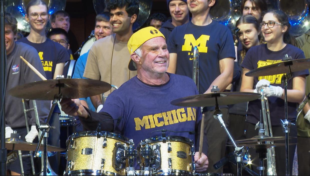 Red Hot Chili Peppers rocker Chad Smith gifts music scholarship to ...