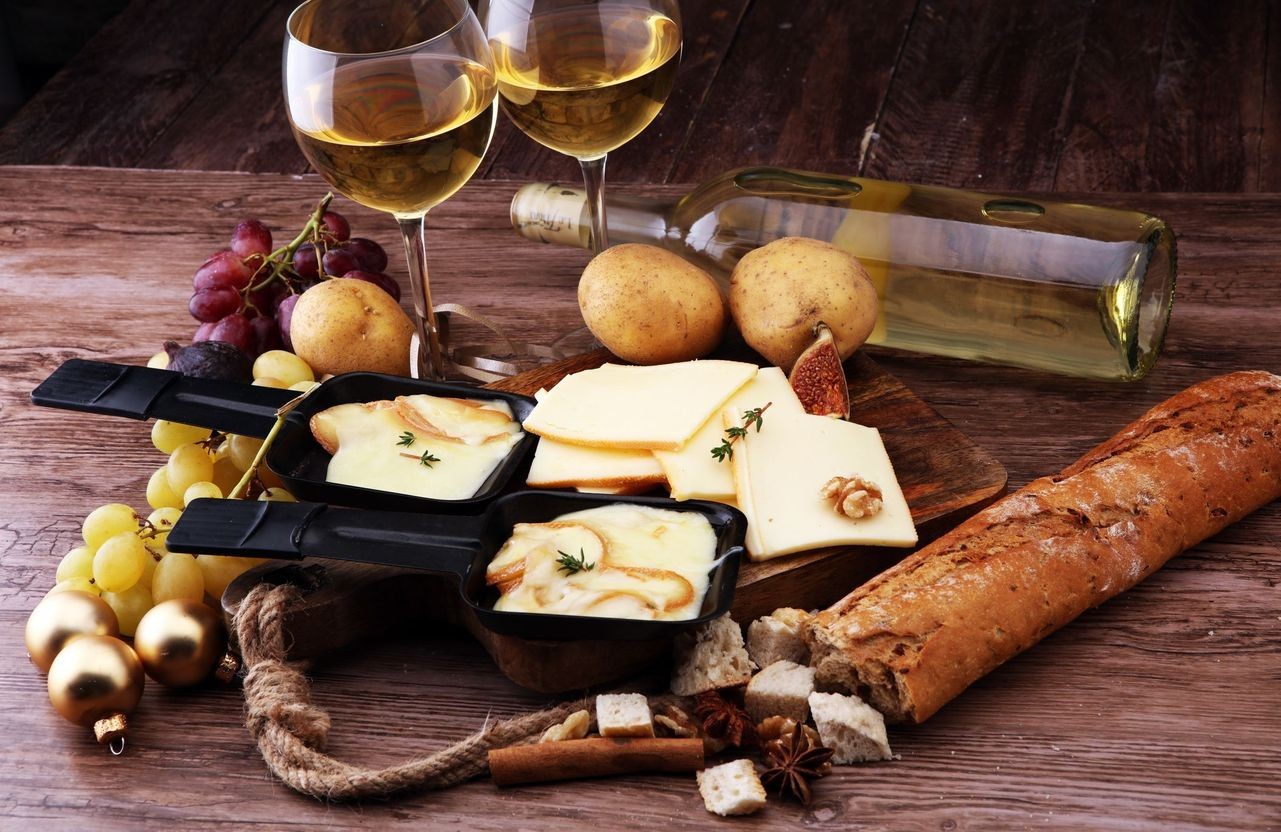 Comment choisir son fromage à raclette ? Les conseils d’un fromager