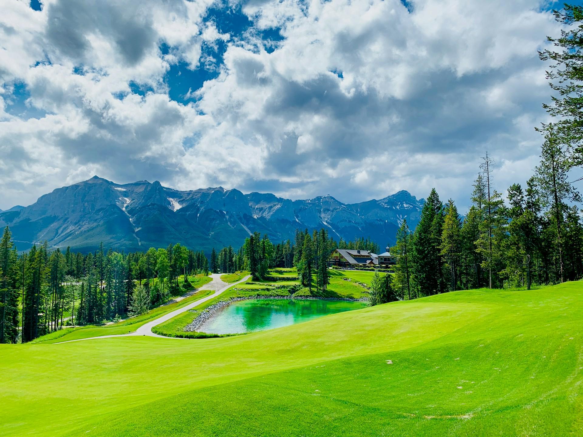 8 Canadian towns with stunning nature where you can actually afford to live
