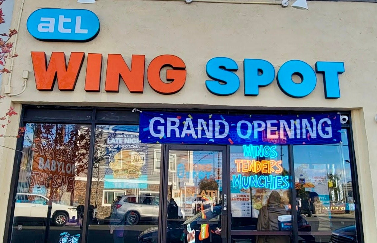ATL Wing Spot celebrates grand opening in Babylon on Halloween