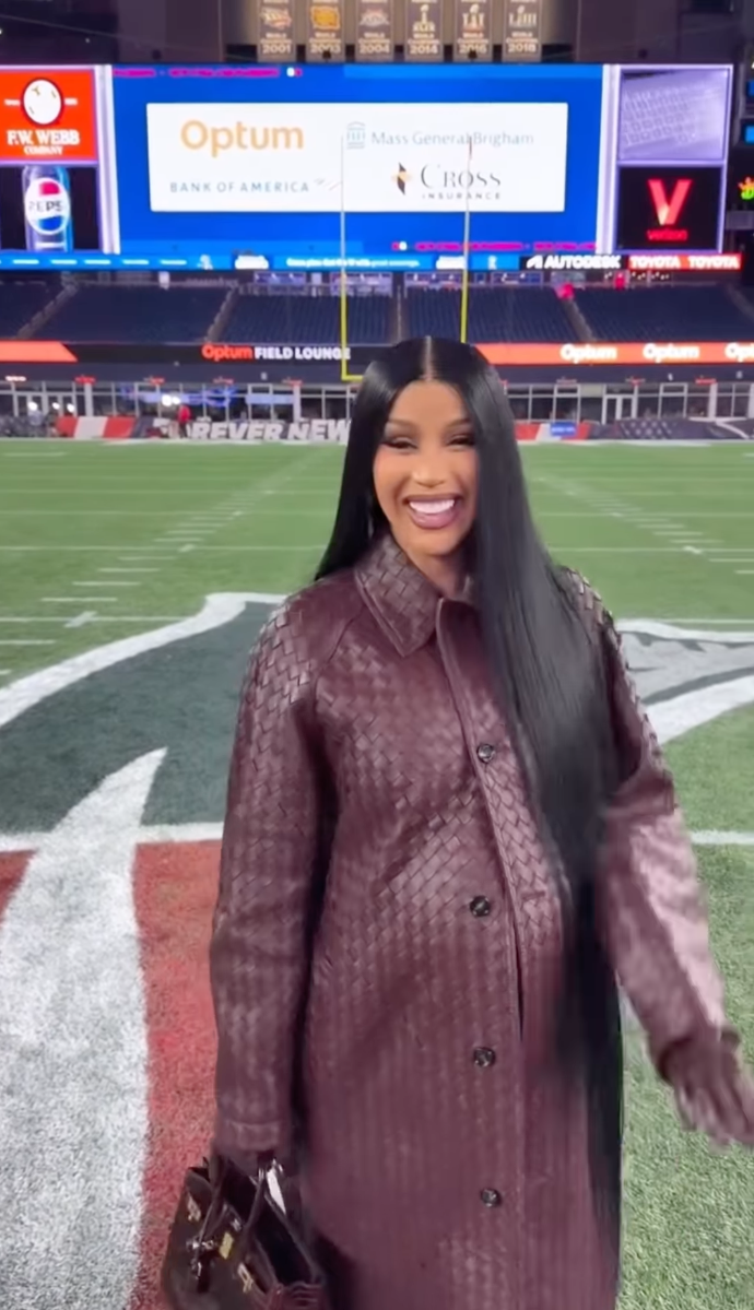 Pregnant Cardi B wears head-to-toe Bottega leather to cheer on ...
