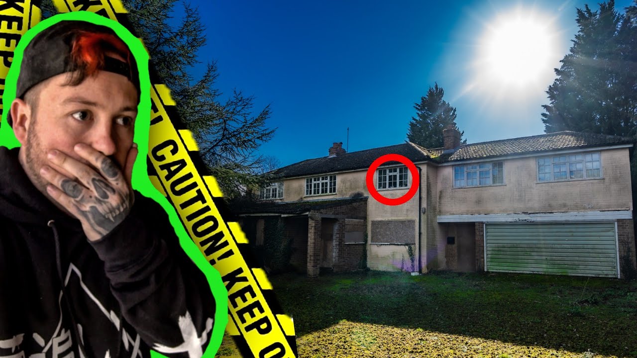 THE MYSTERIOUS ABANDONED PILOTS HOUSE FROZEN IN TIME FULL OF PLANES