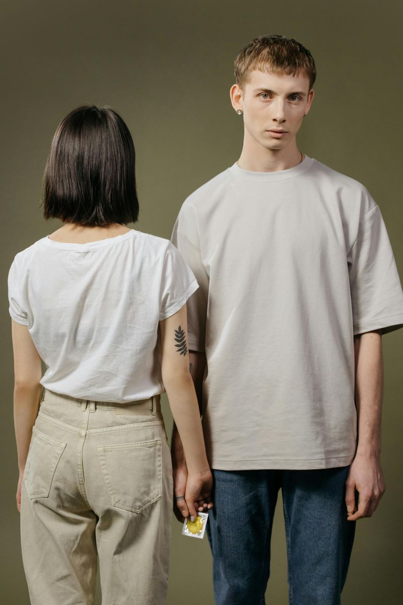 12 Signs You're in a Relationship That's Holding You Back