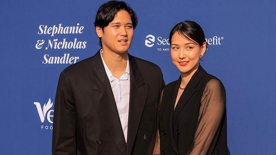 Shohei Ohtani's wife Mamiko rocks perfect Dodgers fit for World Series ...