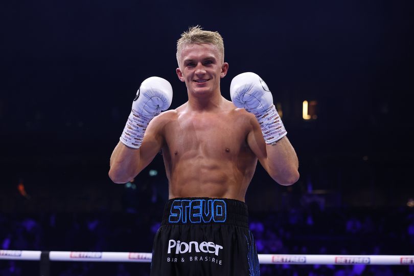 Ste Clarke maintains unbeaten record as Luke Prior makes professional debut