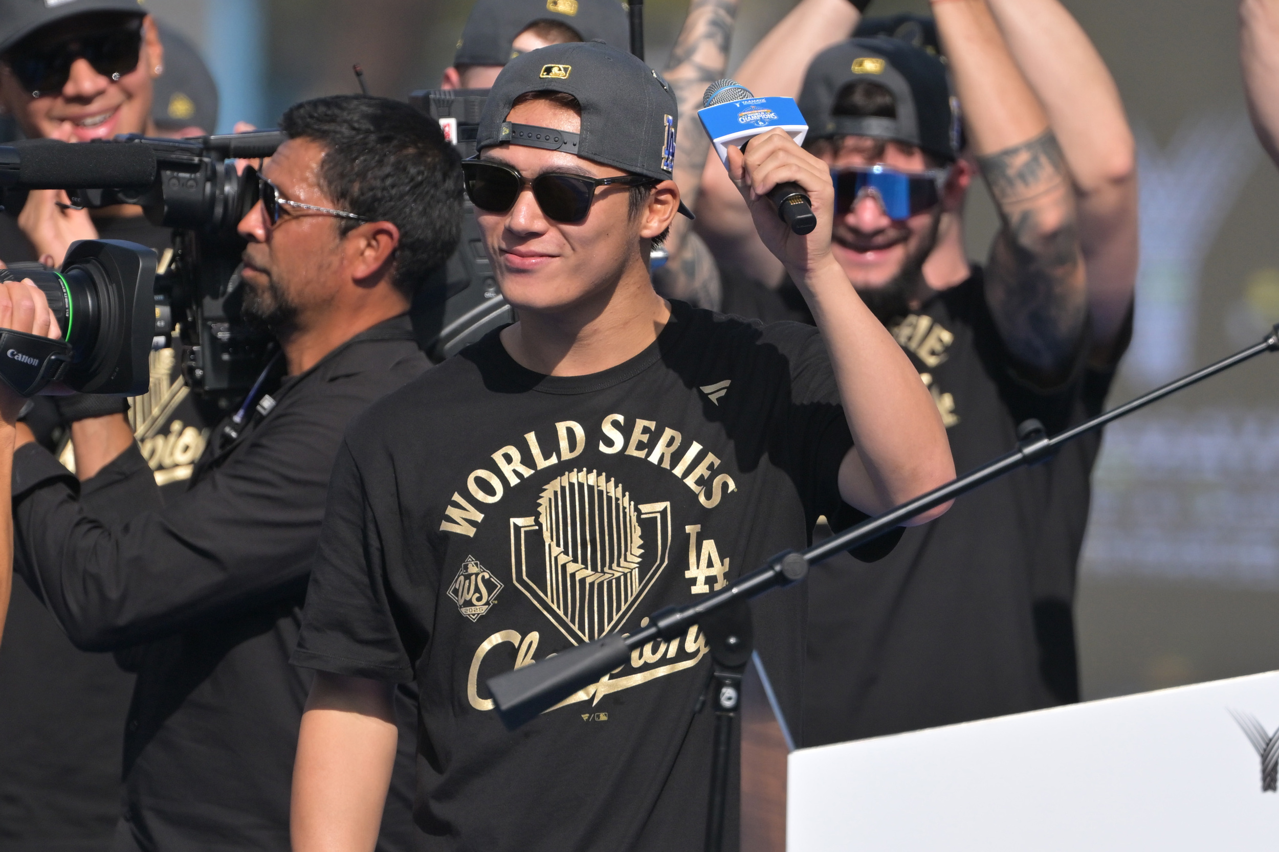 Yoshinobu Yamamoto shared his four-word catch phrase at Dodgers parade