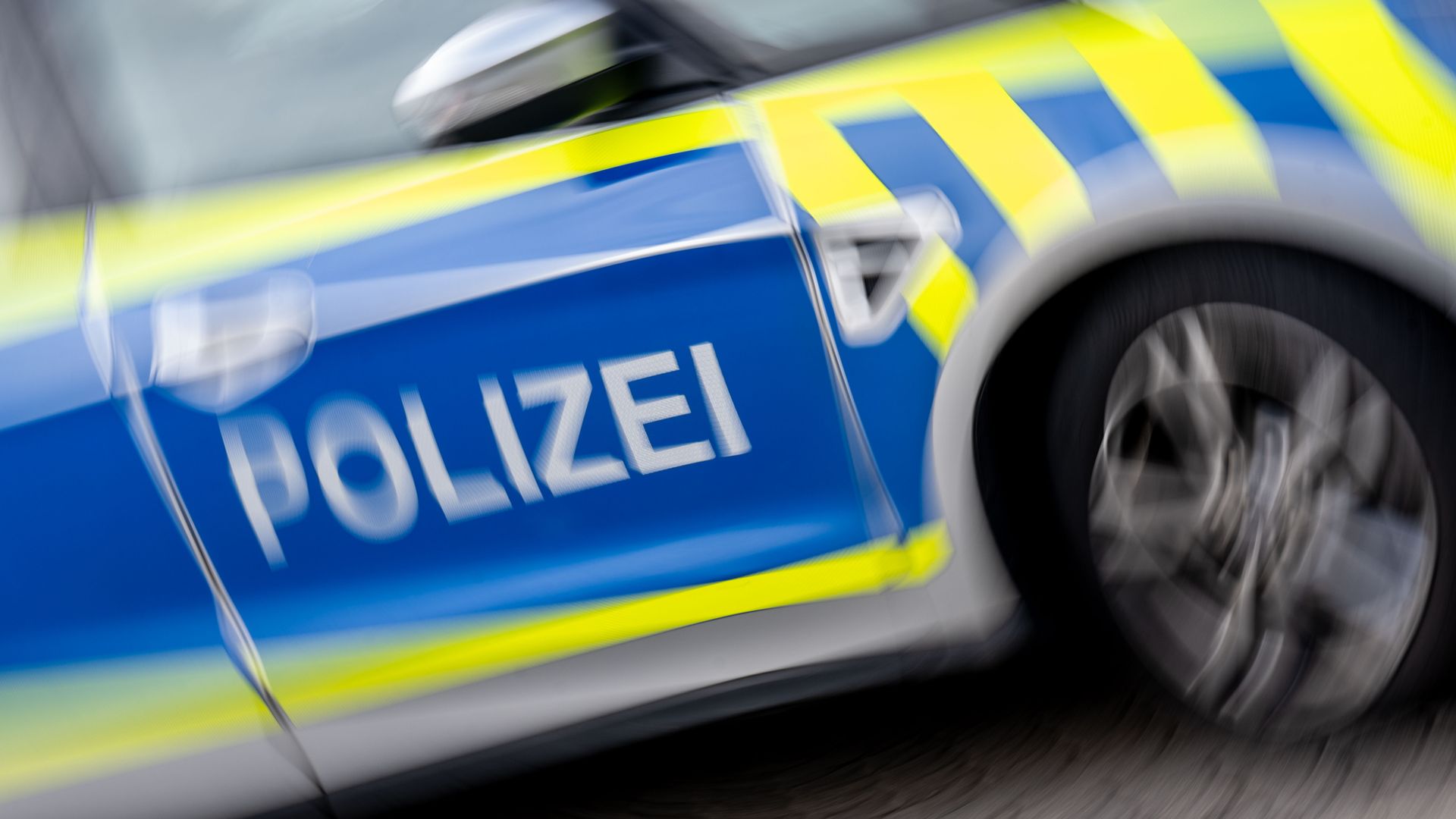 Autobahn A7: Autofahrerin flüchtet mit Tempo 200 vor Polizei und ...