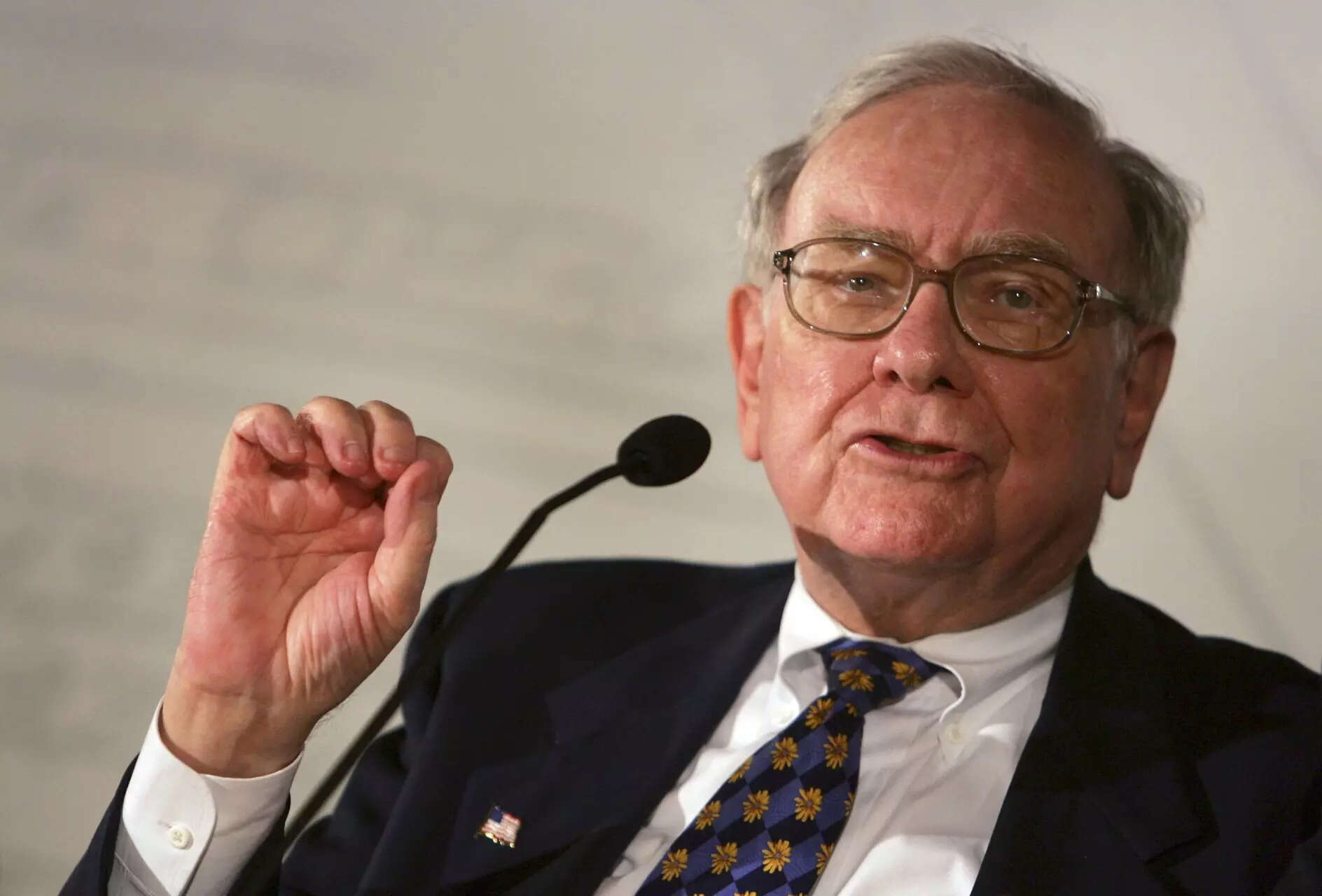 Warren Buffett sitting on so much cash that it now exceeds market cap ...