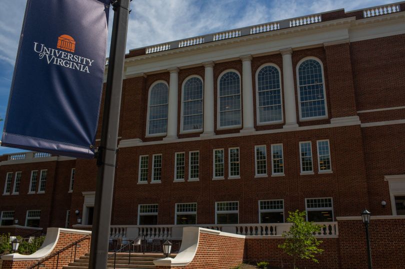 Students told 'run, hide, fight' over gunman fears as they 'barricade ...