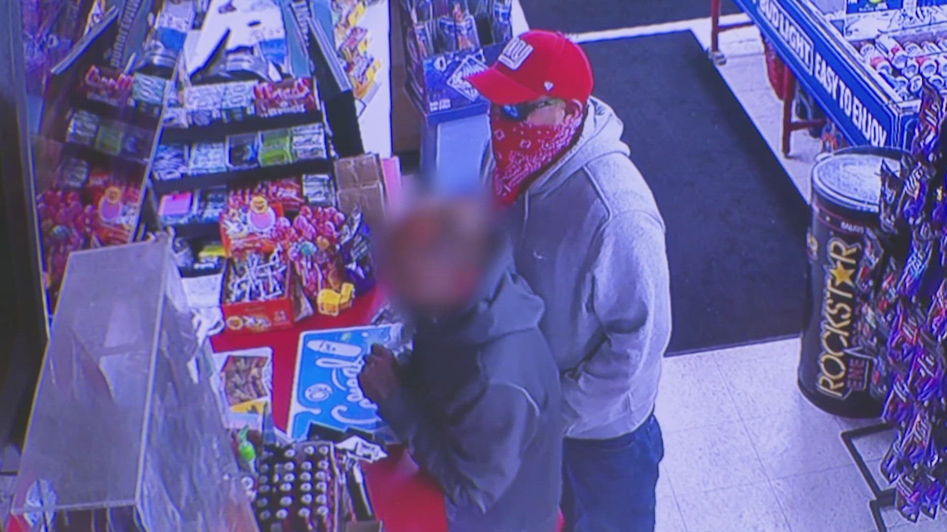 Man charged with aggravated robbery after police say he pointed gun at ...