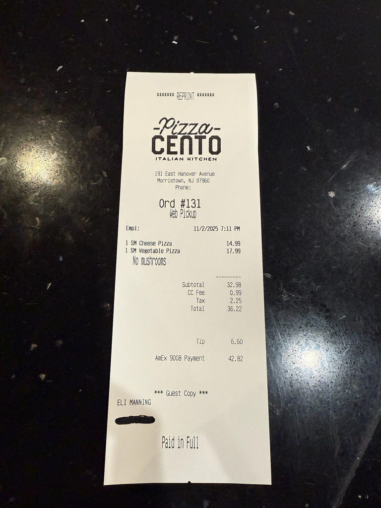 Eli Manning stops by Morris County pizzeria, poses for photo with ...