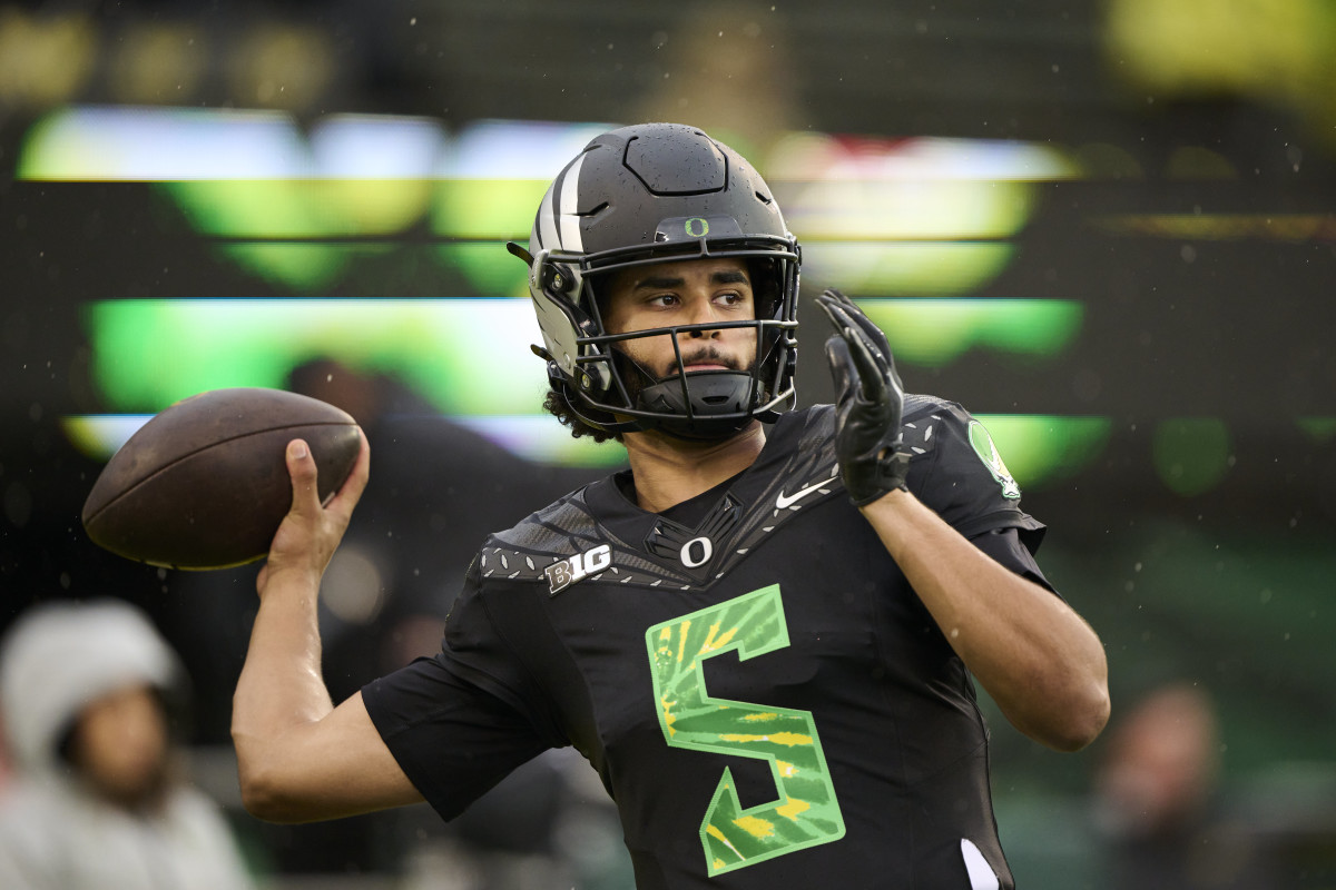 Oregon Ducks open as slight favorites ahead of their tough road test at ...