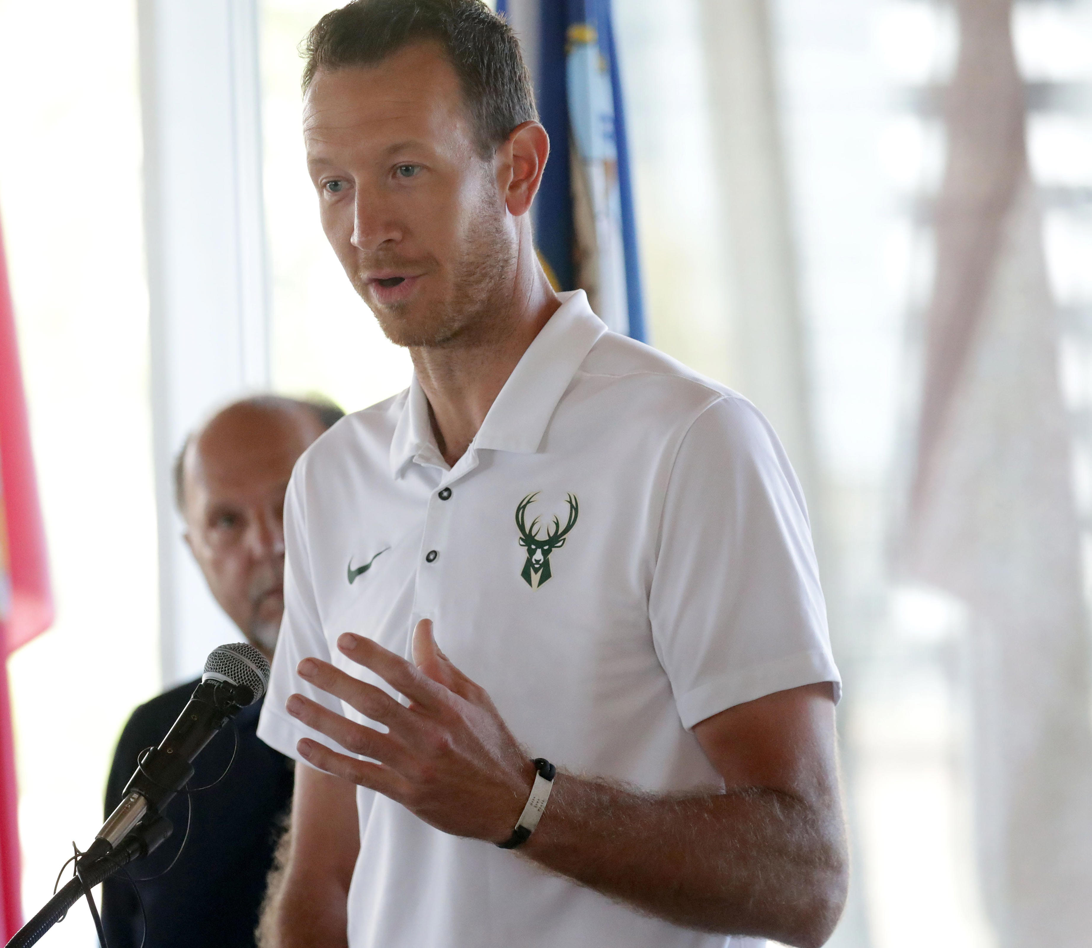 Former Marquette, Bucks player Steve Novak takes job with New York Knicks