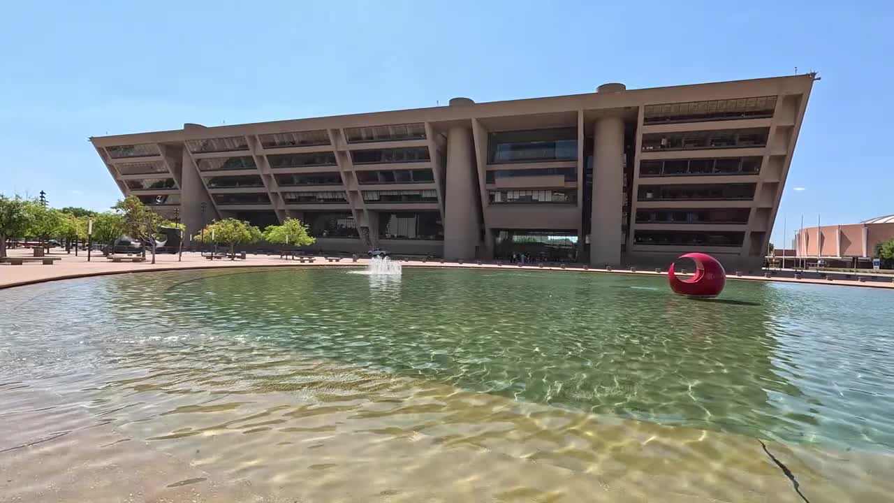 Dallas leaders compare cost of repairing city hall vs leasing office space