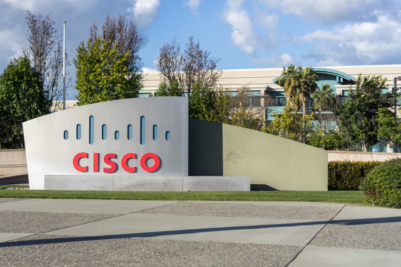 Cisco stock rises on upgrade. It’s a big-cap bargain, analyst says.
