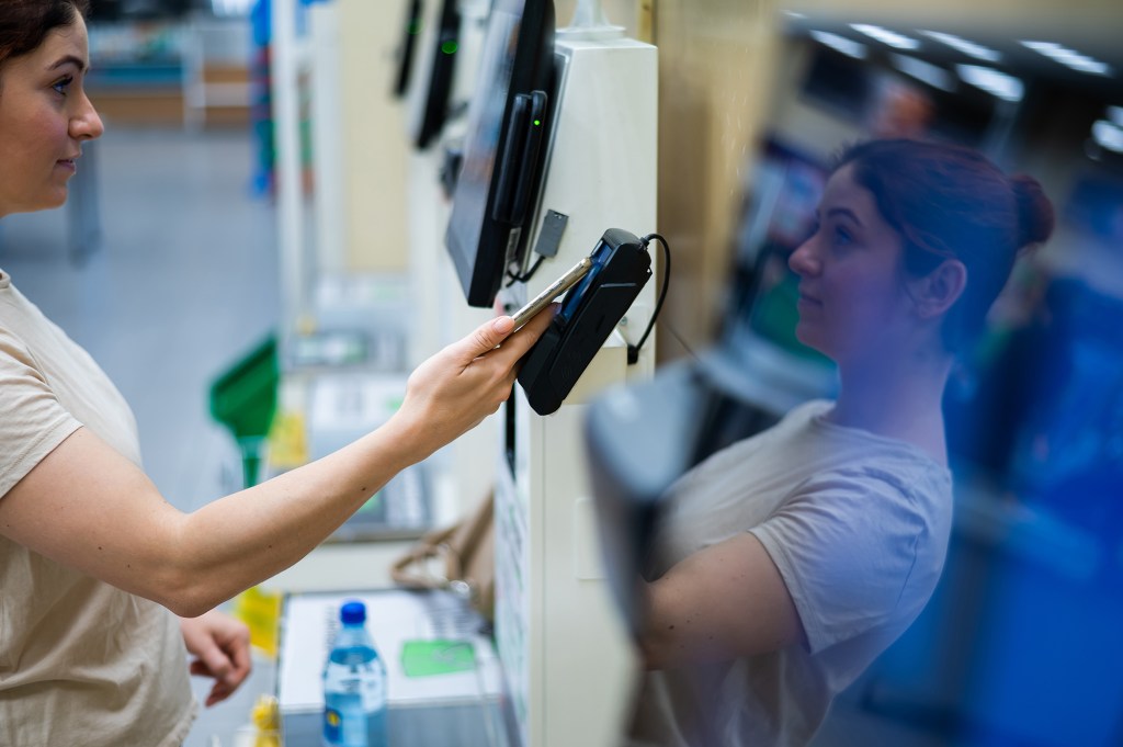 Gen Z deems cash as ‘cringe’ in new study — saying people who still use ...