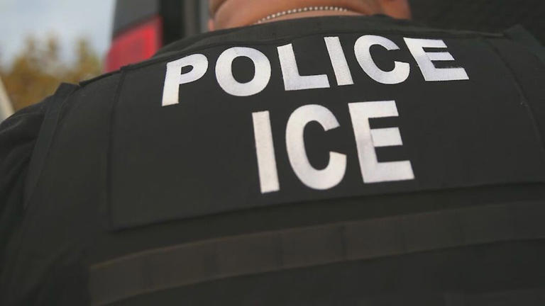Band apologizes after reportedly dressing as ICE agents for performance ...