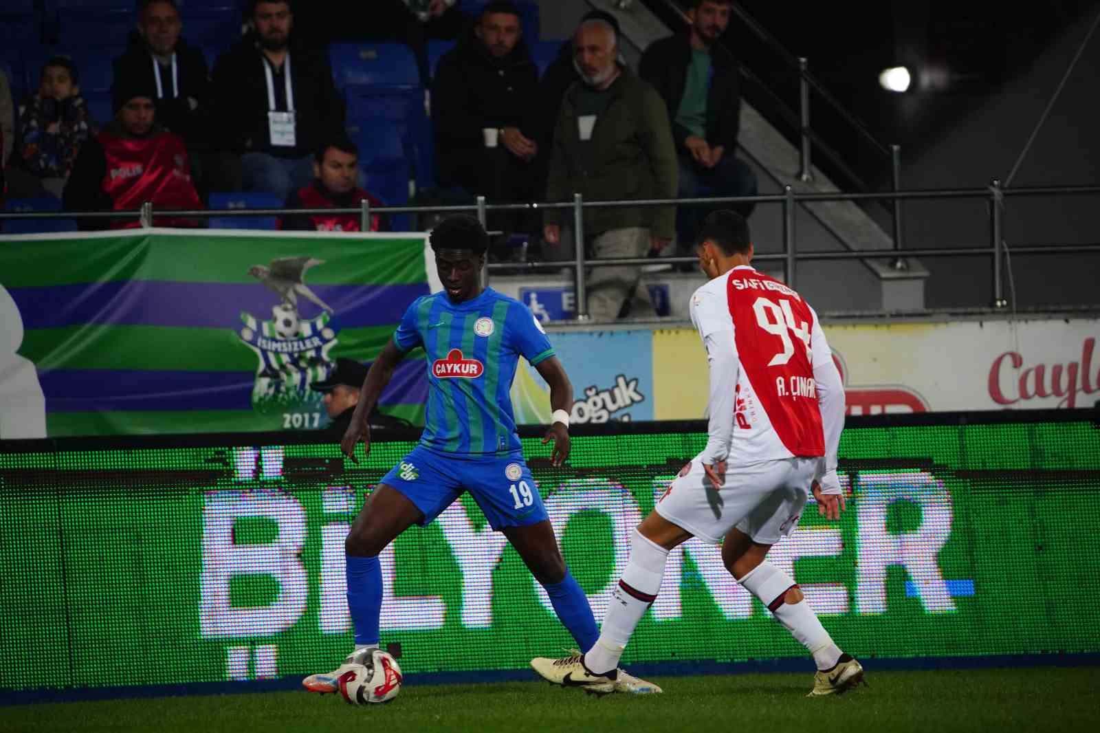 Trendyol Süper Lig: Çaykur Rizespor: 0 - Fatih Karagümrük: 0 (İlk yarı)