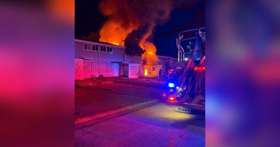 Photo shows ‘heavy fire and smoke’ engulfing east Kansas City apartment
