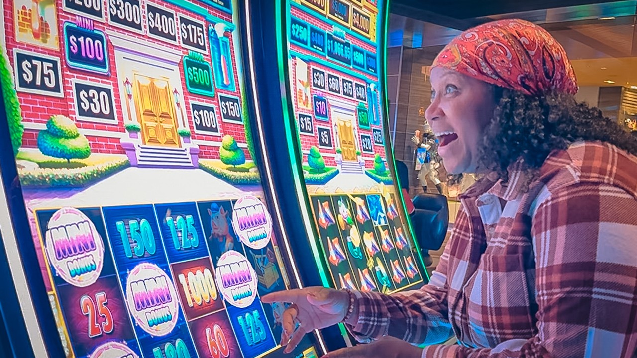 I bet $200 on Huff N’ Puff Money Mansion slot - crazy outcome!