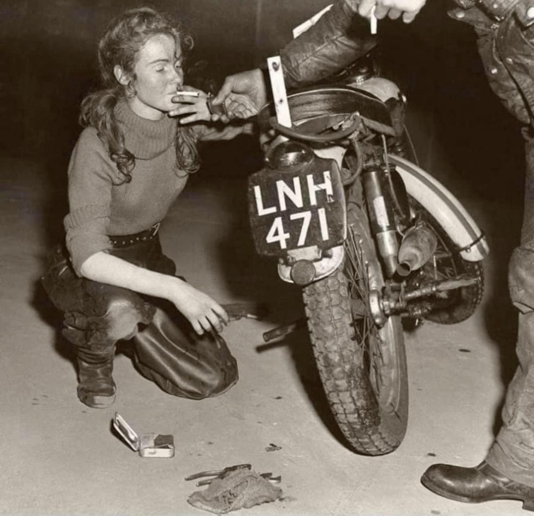 20 Photos That Embody Motorcycle Culture in the 1950s and ’60s
