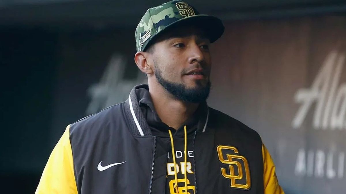MLB: All-Star Reliever Robert Suárez Opts Out of Padres Contract, Hits ...