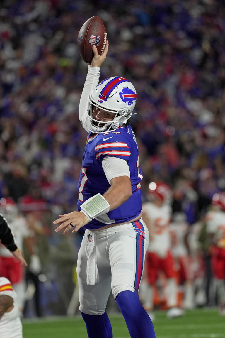 Josh Allen pulls a Travis Kelce, gives sweet nod to wife Hailee ...