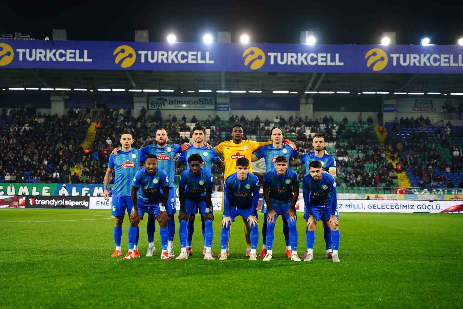Trendyol Süper Lig: Çaykur Rizespor: 0 - Fatih Karagümrük: 0 (İlk yarı)