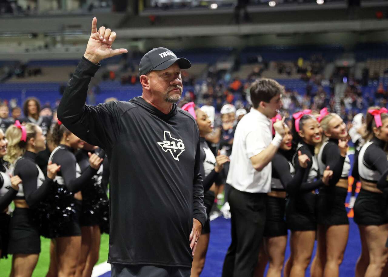 UTSA coach Jeff Traylor works to reload through turbulent transfer ...