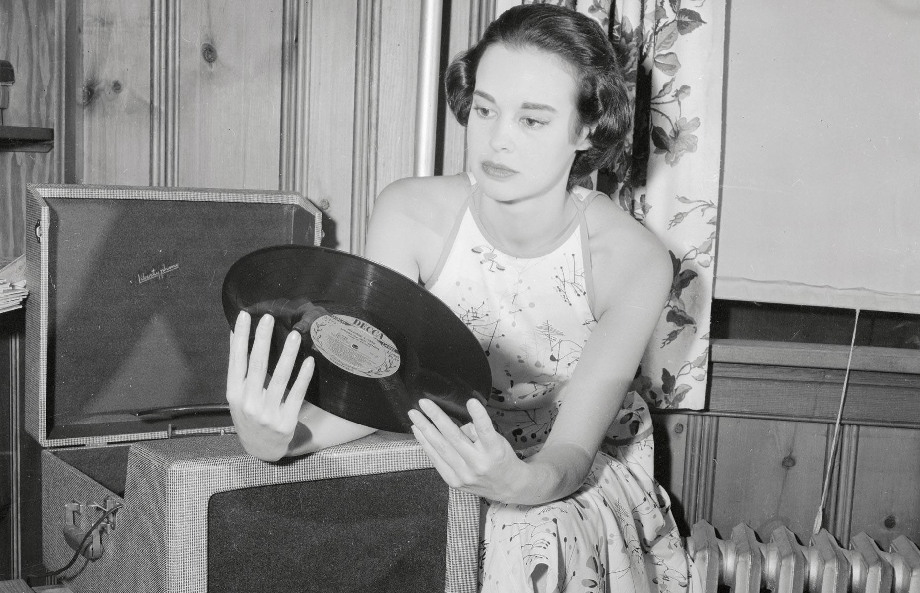 Rare photos reveal the home lives of history's wealthiest figures