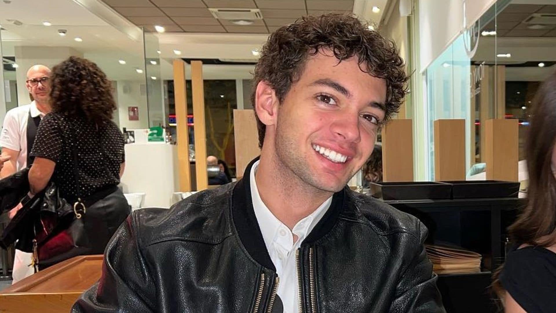 Christopher Levy comparte un especial posado con su novia al escribir ...
