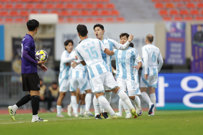 'ACLE 등록→이동경 장착' 울산, 日 고베와 ACLE 1, 2위 한일 자존심 건 충돌