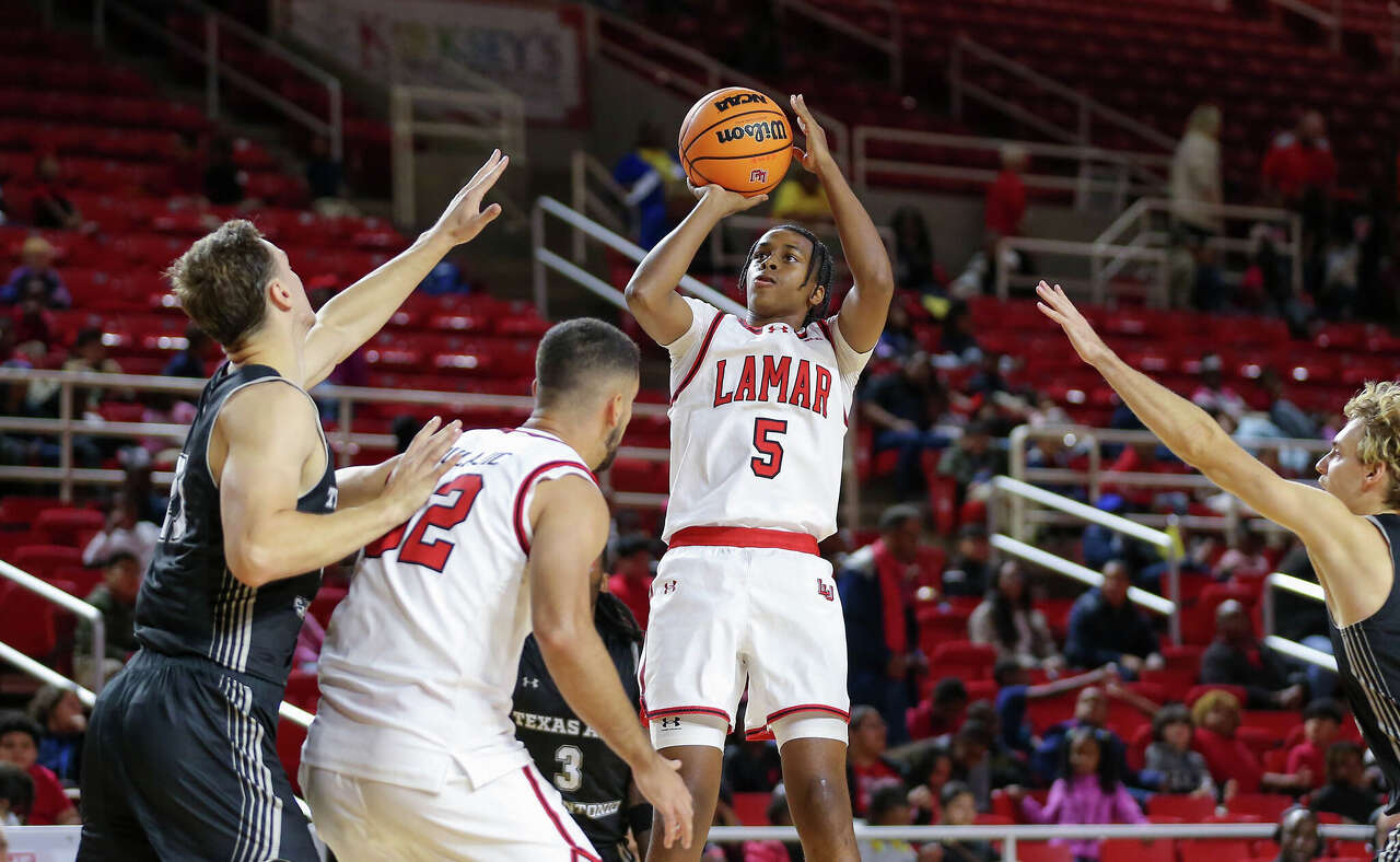 Lamar Cardinals start college basketball season with big win