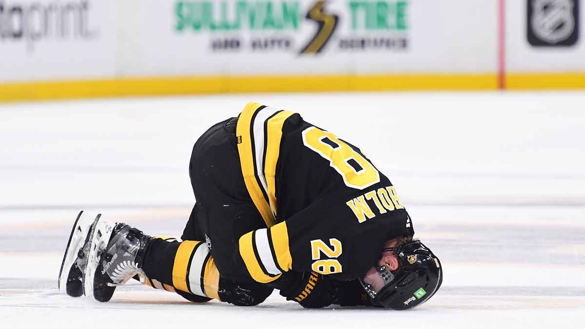 Bruins’ Elias Lindholm week-to-week after tests on lower-body injury