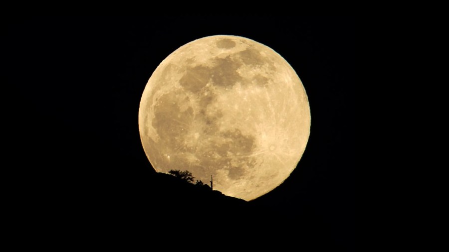 Does the full moon affect our health?