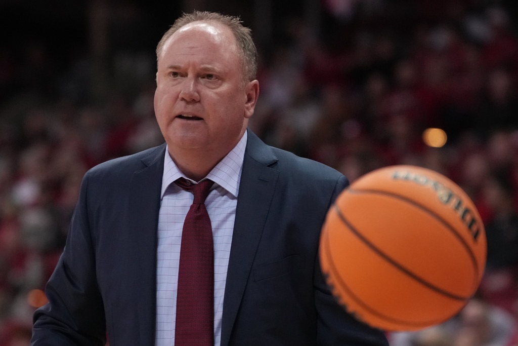 Blackwell scores 31 points as No. 24 Wisconsin opens with 96-64 victory ...