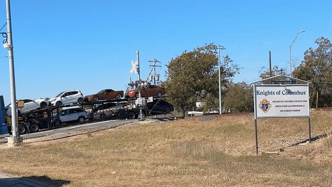 'Get Out of the Truck!': Terrifying Moment Train Smashes Into 18-Wheeler