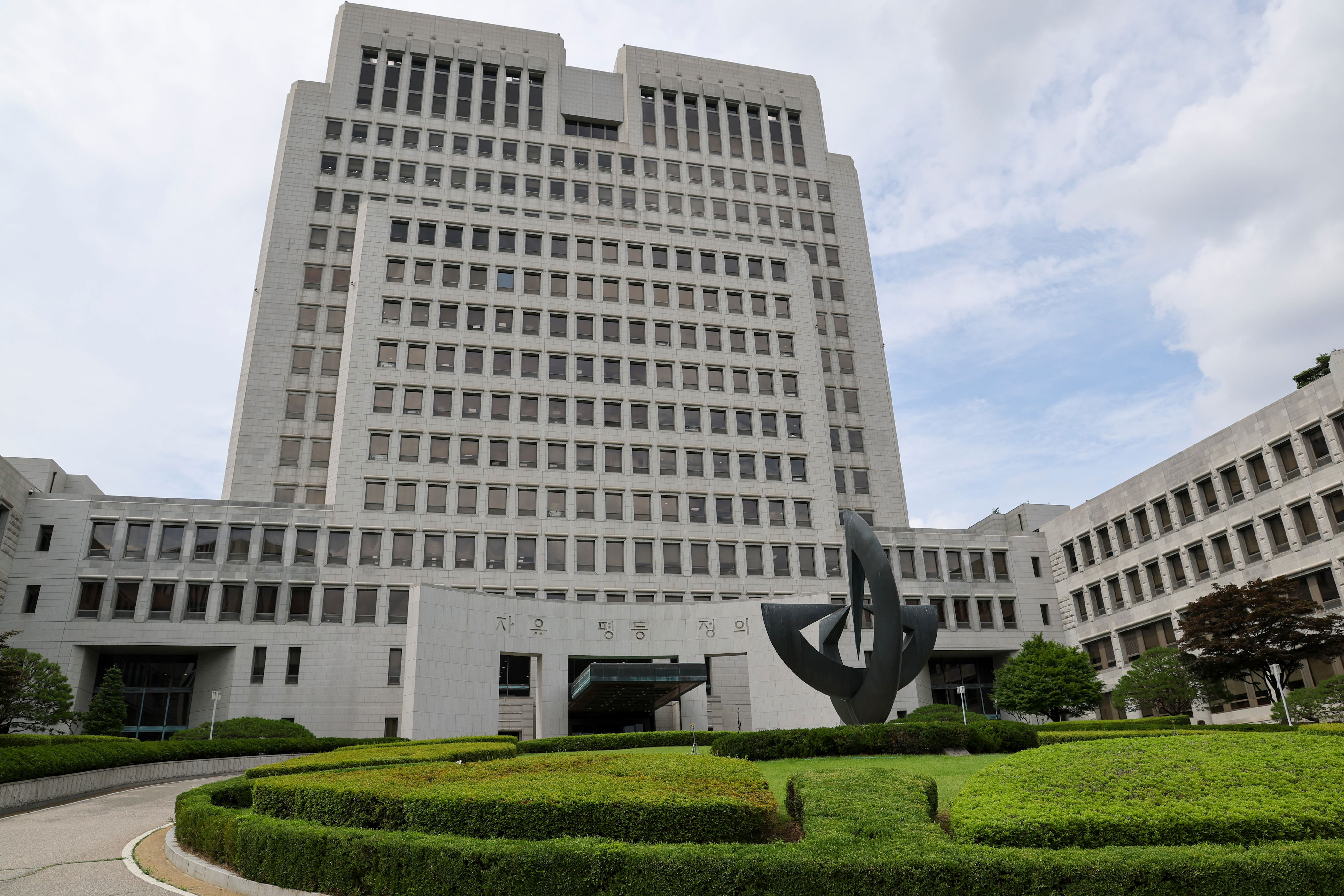 Popcornsoft executives sentenced to 12 years for AI trading fraud