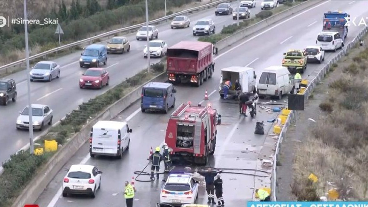 Καραμπόλα τριών φορτηγών στον Περιφερειακό Θεσσαλονίκης: Γέμισε η ...