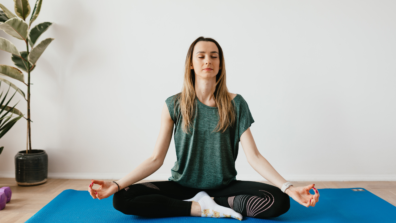 Mohini Mudra: How this simple hand gesture boosts attractiveness and ...