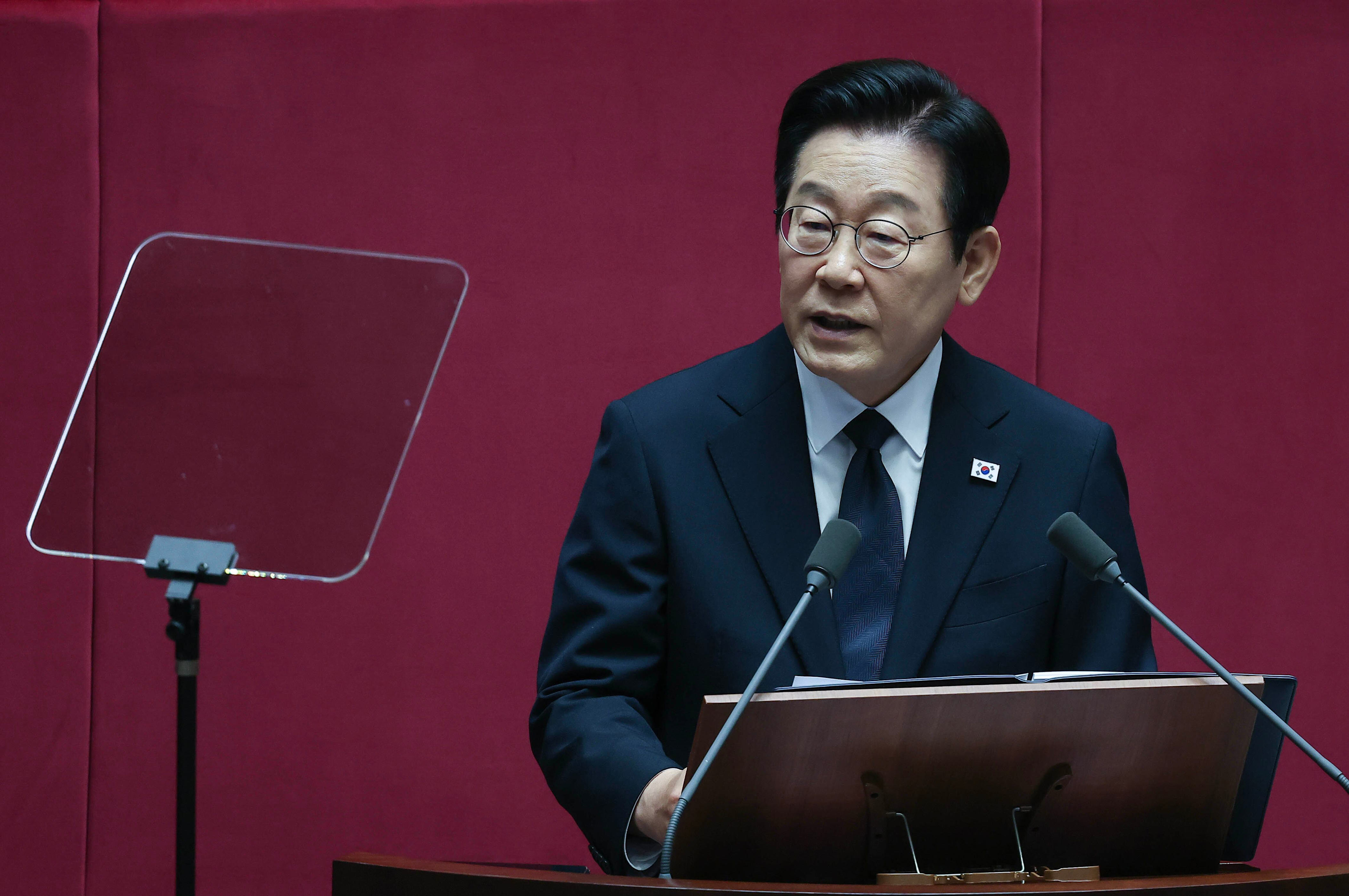 President Lee Jae-myung Unveils 2026 AI Budget, Warns of Generational Lag