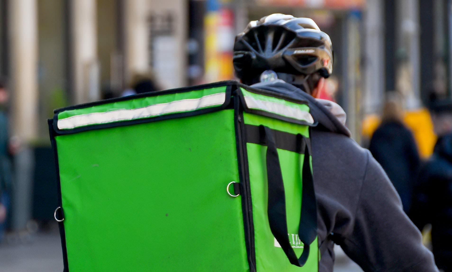 Moment 'ridiculous' caller dials 999 to report his Uber Eats driver has ...